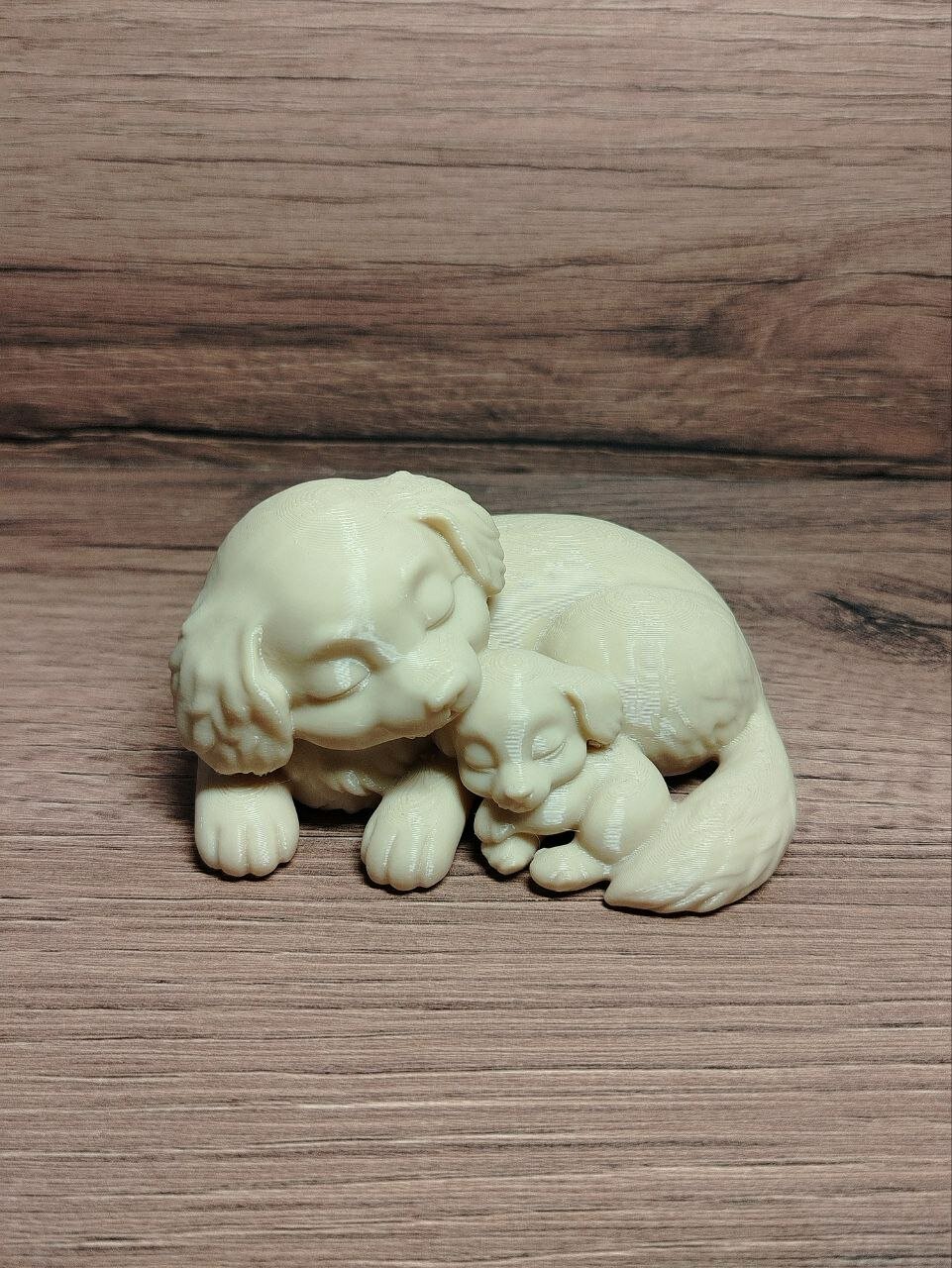 Игрушка фигурка собаки и щенка спящие