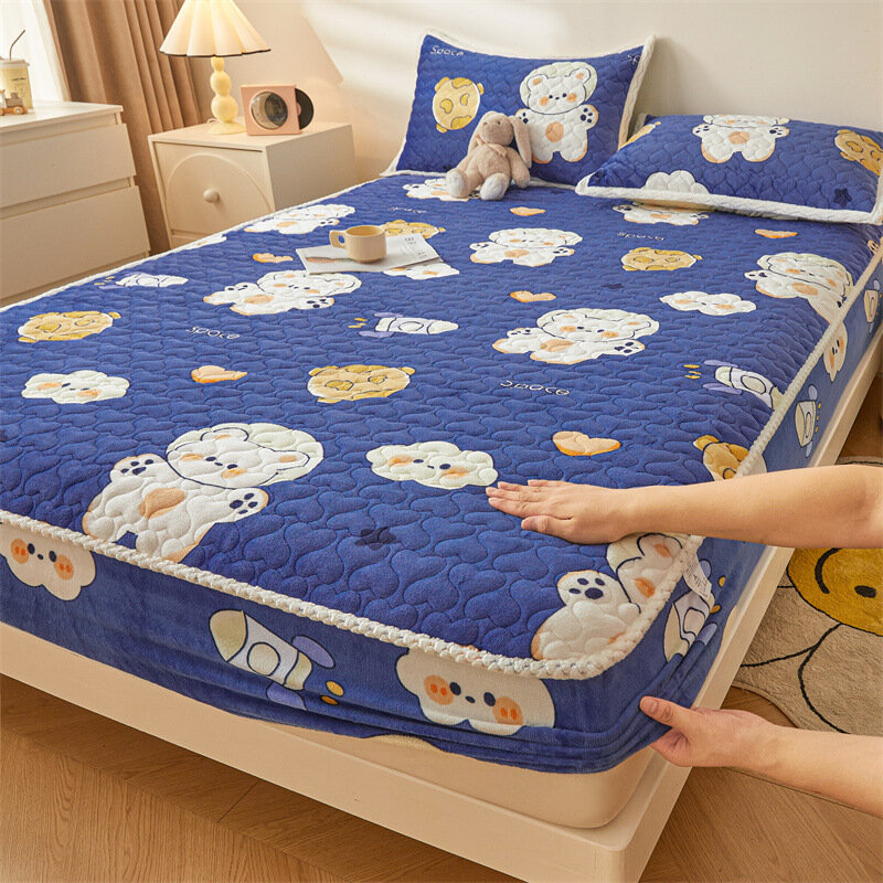 Новый осенне-зимний комплект из трех предметов: простыня из молочного бархата, утолщенный хлопковый матрасный протектор и чехол для кровати