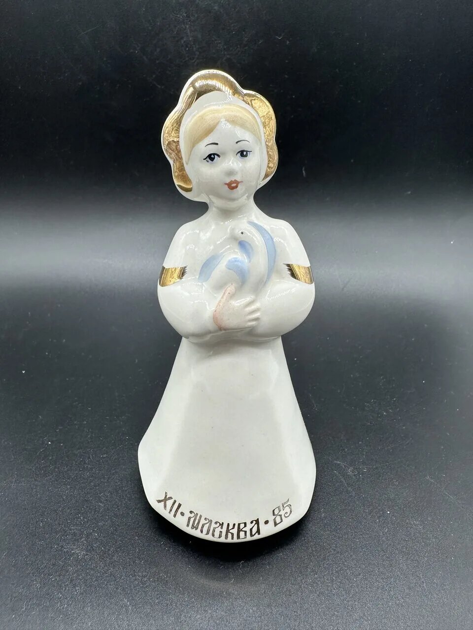 Статуэтка Катюша с голубем Фарфор Зик 80 годы авторская великолепная
