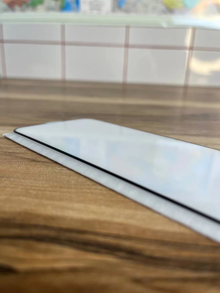 Защитное стекло 3D для iPhone 17/16 Pro — фото 1