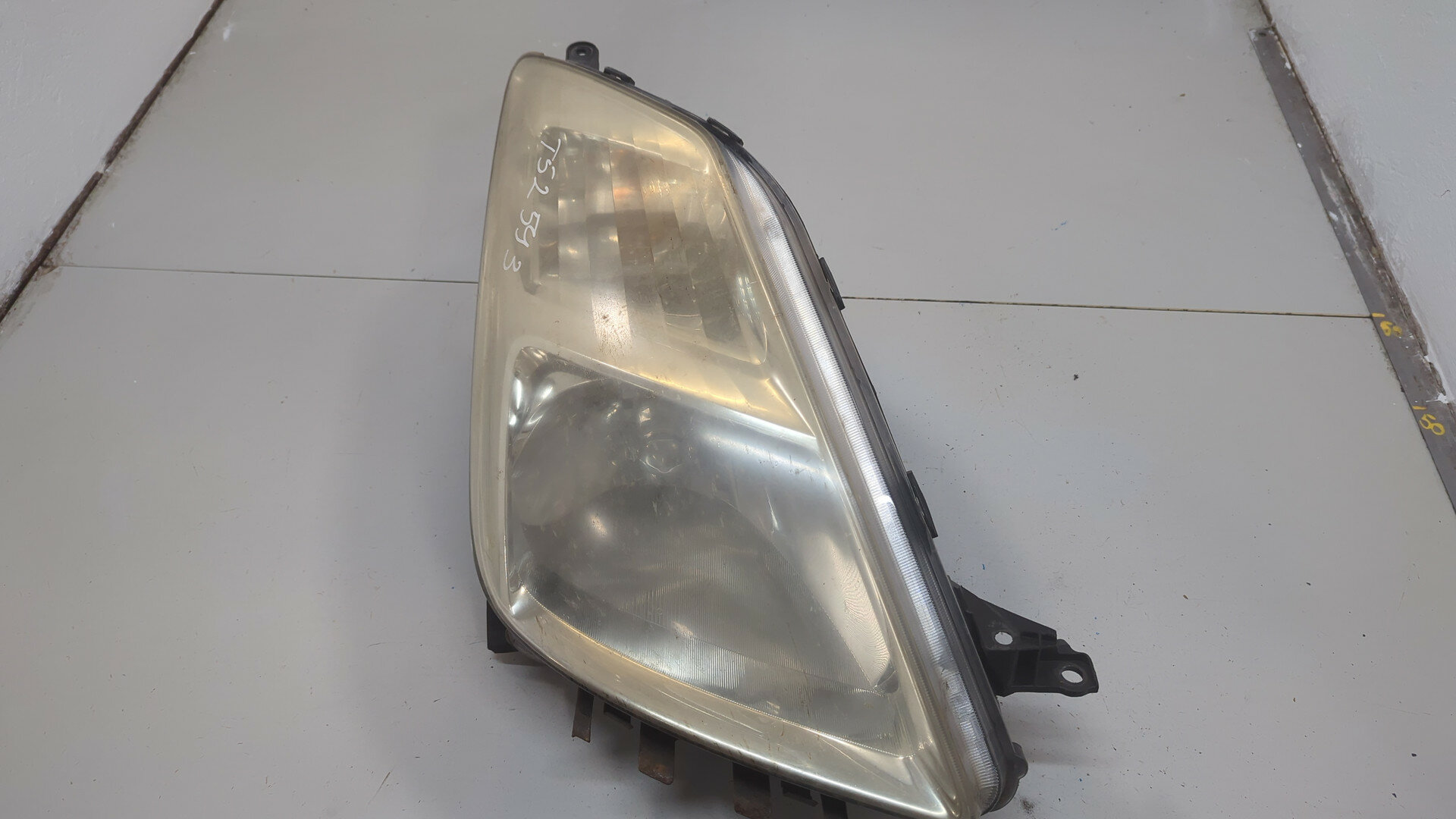 Фара (передняя) правая Toyota Prius Б/У