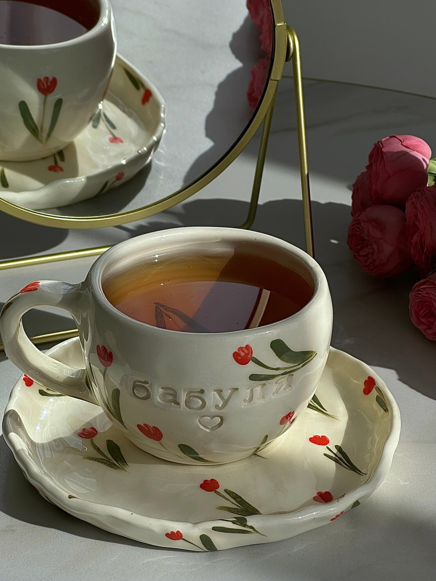 Керамическая чайная пара ручной работы с тюльпанами и надписью бабуля от бренда TatKo