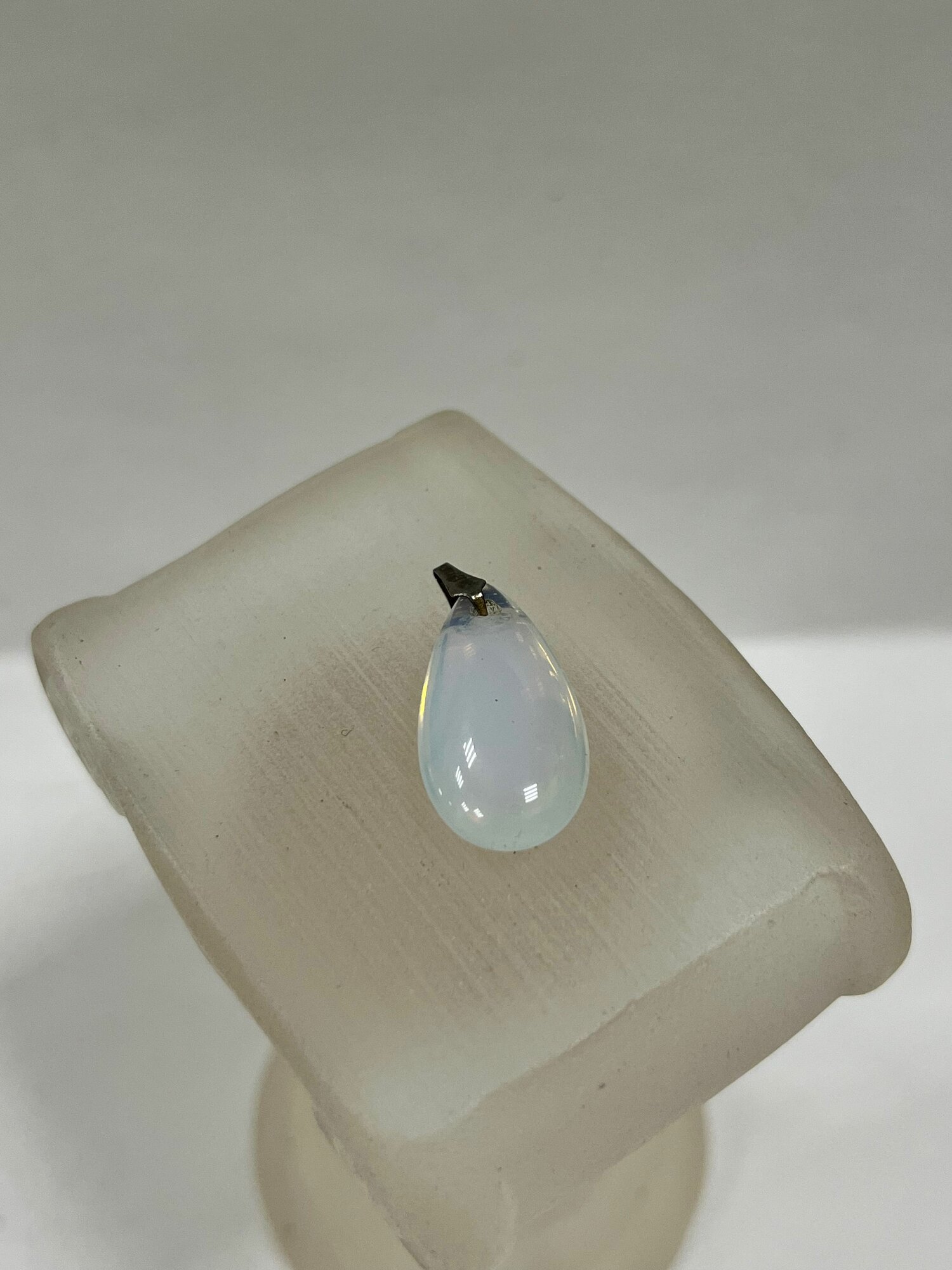 Советская подвеска, опаловле стекло, имитация лунного камня, сделано в СССР