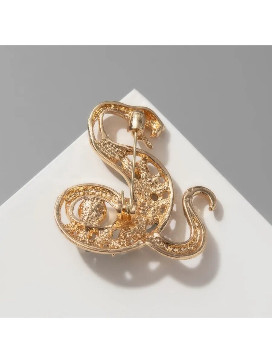 Украшение-змея с жемчугом для новогоднего образа