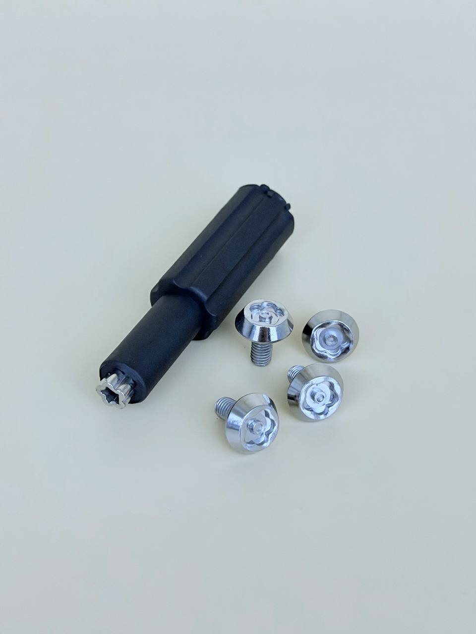 Болты секретные для номерных знаков