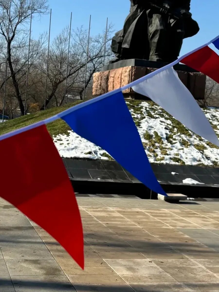 Праздничная гирлянда из тканевых флажков длиной 10м, триколор