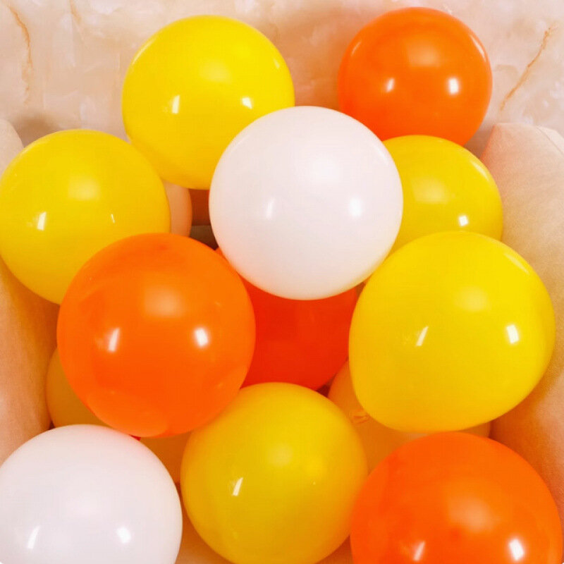 Оформление сцены с воздушными шарами для выпускного, открытия, свадьбы, дня рождения. Арка из латексных утолщенных красных шаров.