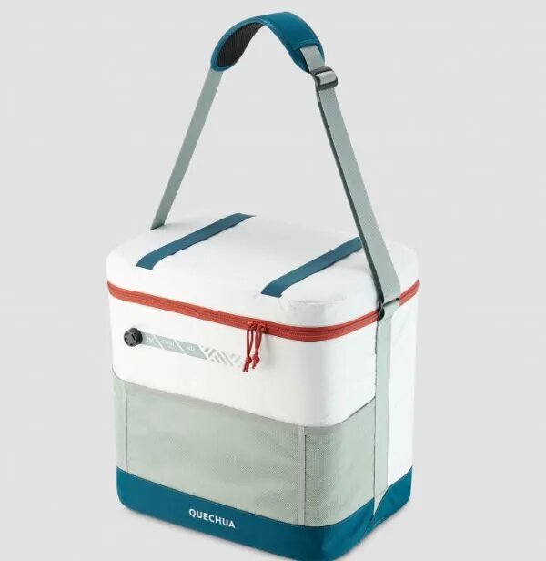 Термосумка Quechua Compact Fresh 25 л для еды и напитков с наплечным ремнем белого цвета