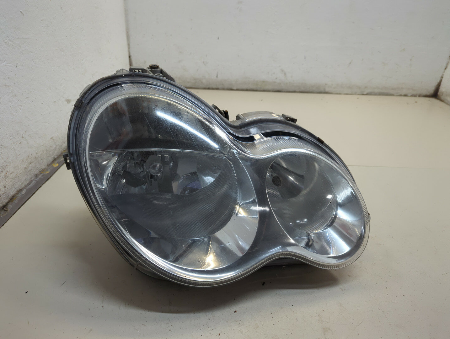 Фара (передняя) правая Mercedes C W203 Б/У