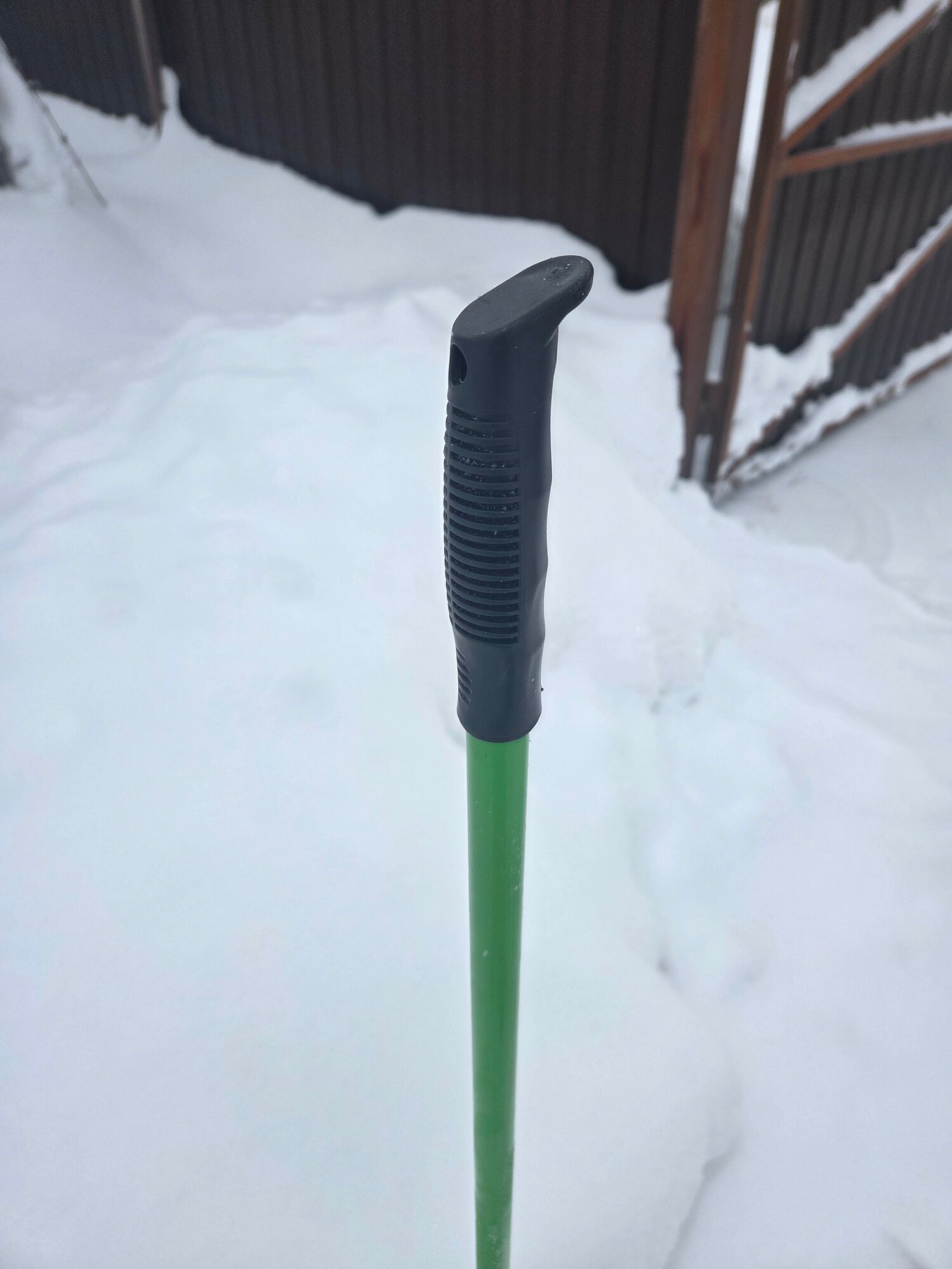 Ручка для черенка прямая цельнолитая пластиковая черная.