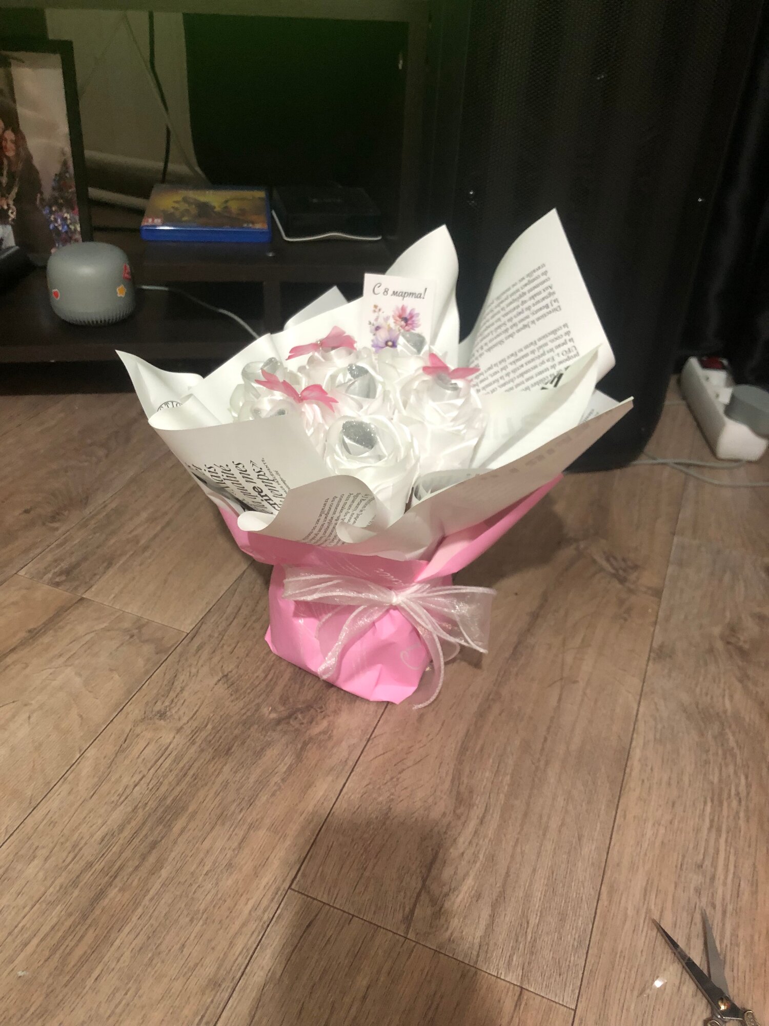 Готовый букет из атласных лент с бабочками