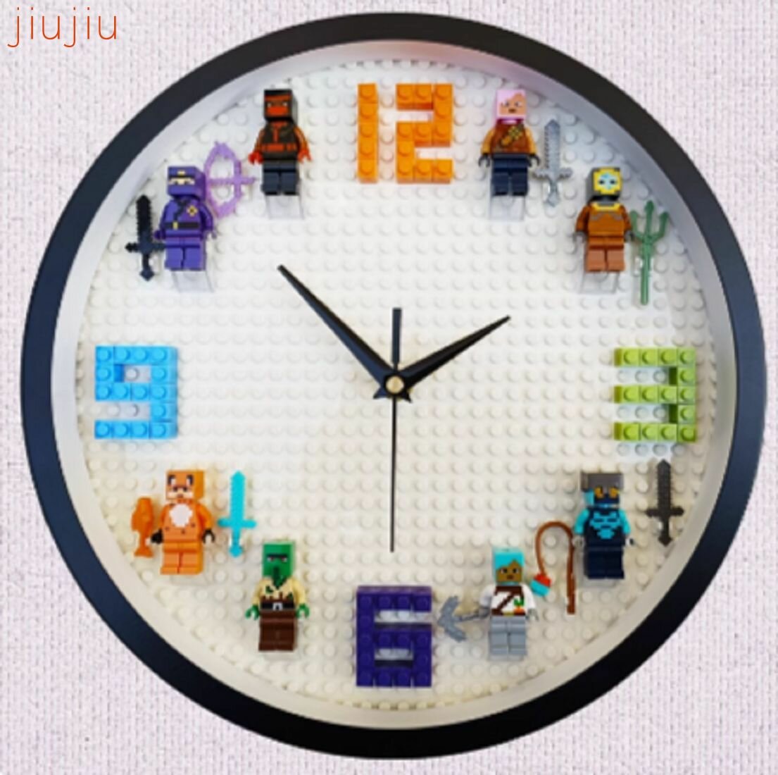 Часы конструктор с цифрами и фигурками Minecraft Майнкрафт в стиле LEGO