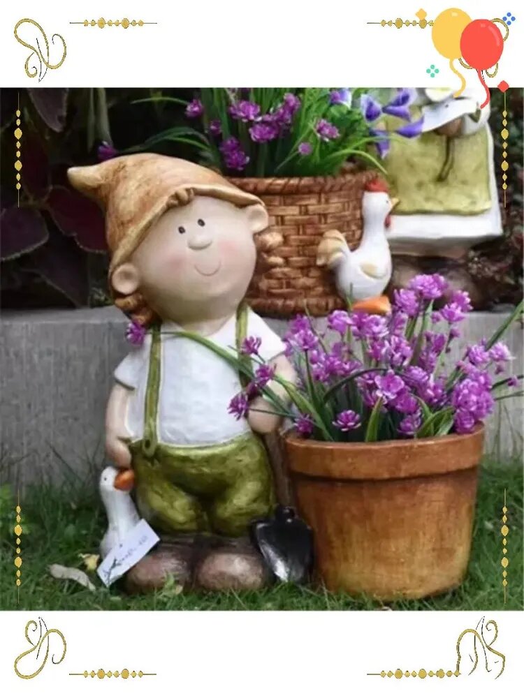 Садовая фигурка Гном с цветами из смолы 30x36 см для сада и дачи