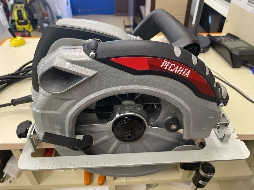 Дисковая пила Ресанта ДП-235/2200 Б/У