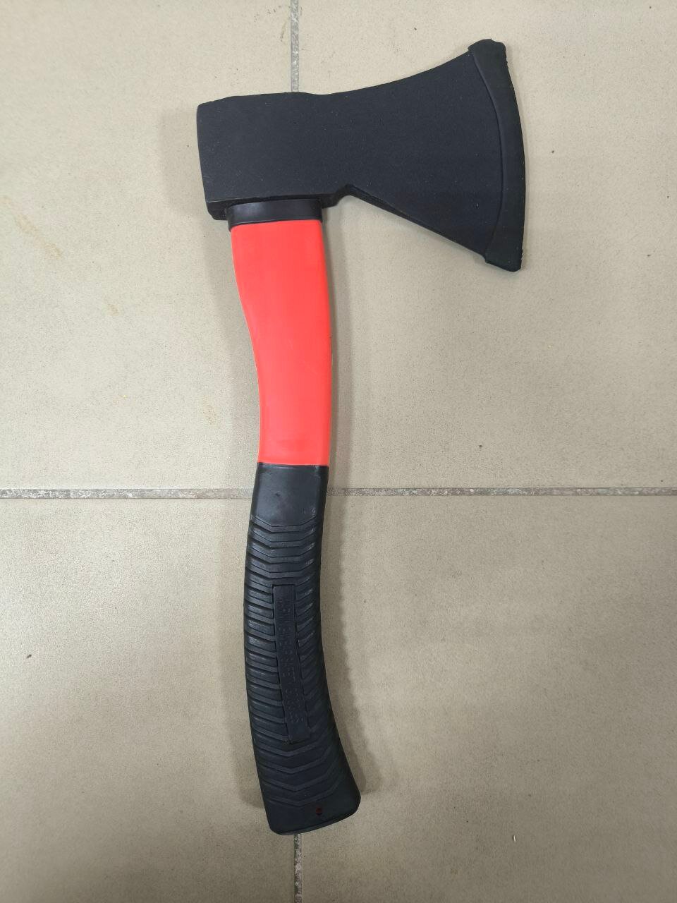 Топор кованый 800гр фиберглассовая рукоять "курс" 46202