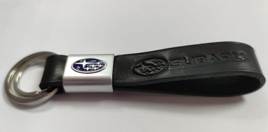Брелок Subaru натуральная кожа с тиснением, 2 кольца*************