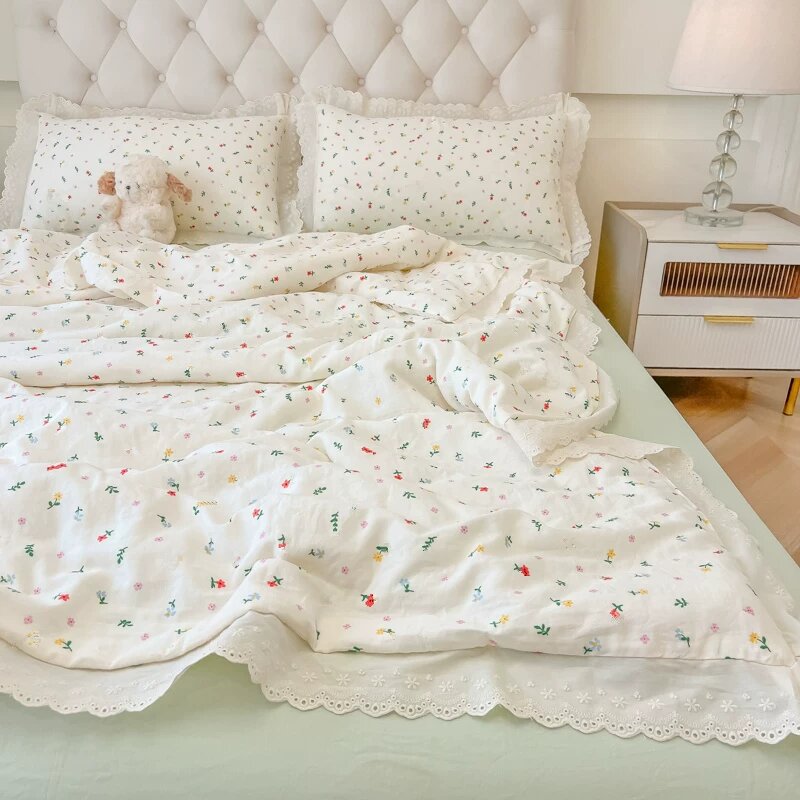 Комплект постельного белья Little Lady Style из четырех предметов: пододеяльник, простыня, юбка для кровати, с