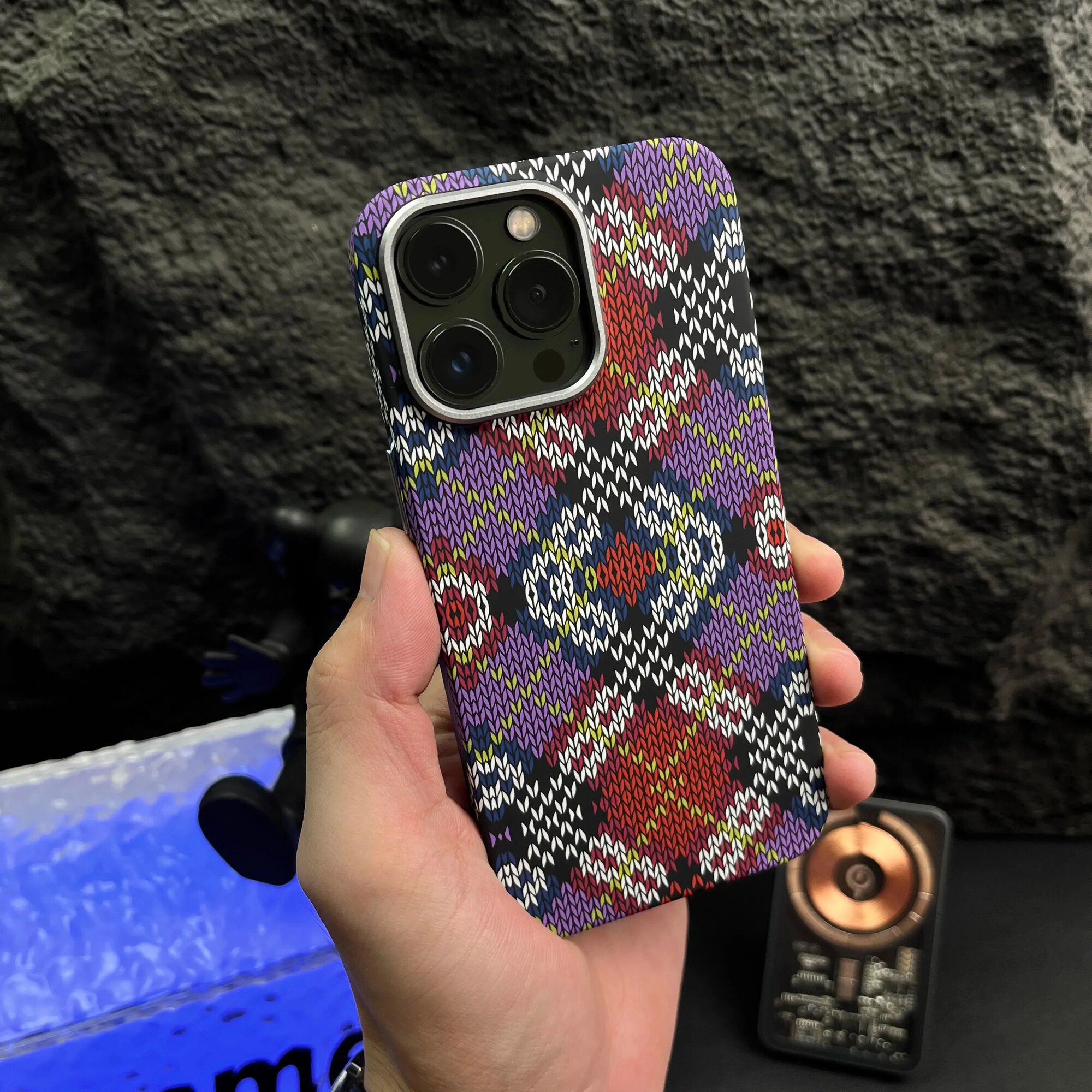 Чехол для iPhone 15 черный, богемный стиль
