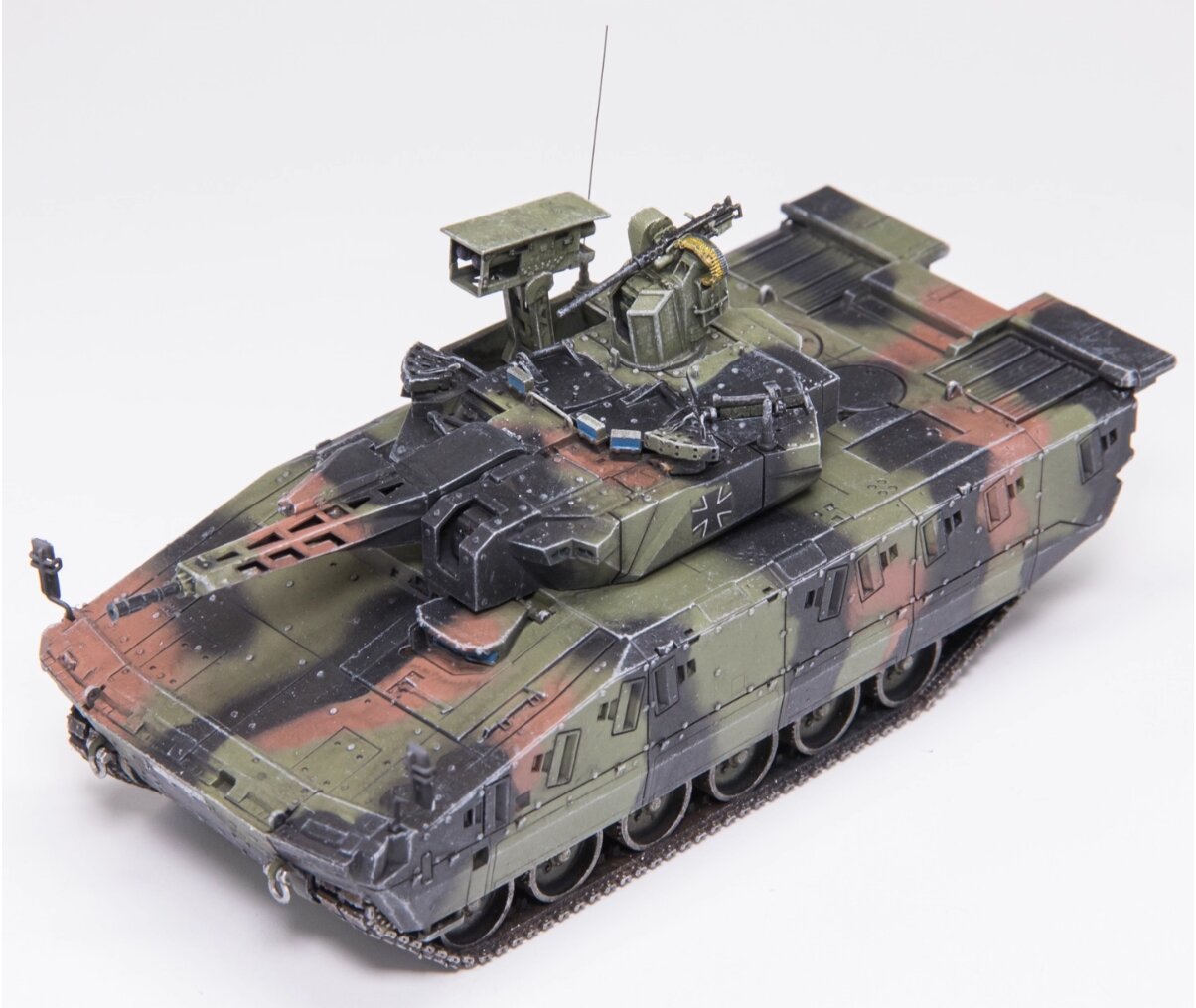 «KF41 Lynx» - Готовая модель БМП 1:72, камуфляж НАТО, литая (Rheinmetall, Германия)