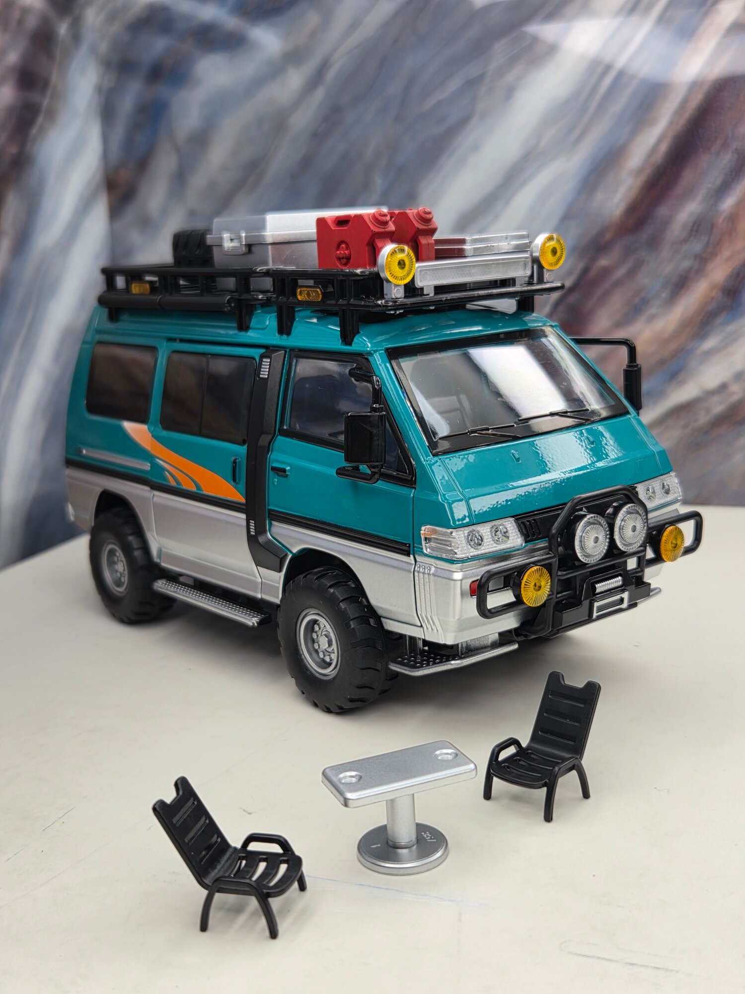 Модель автомобиля Mitsubishi Delica металлический 1:24 бирюзовый
