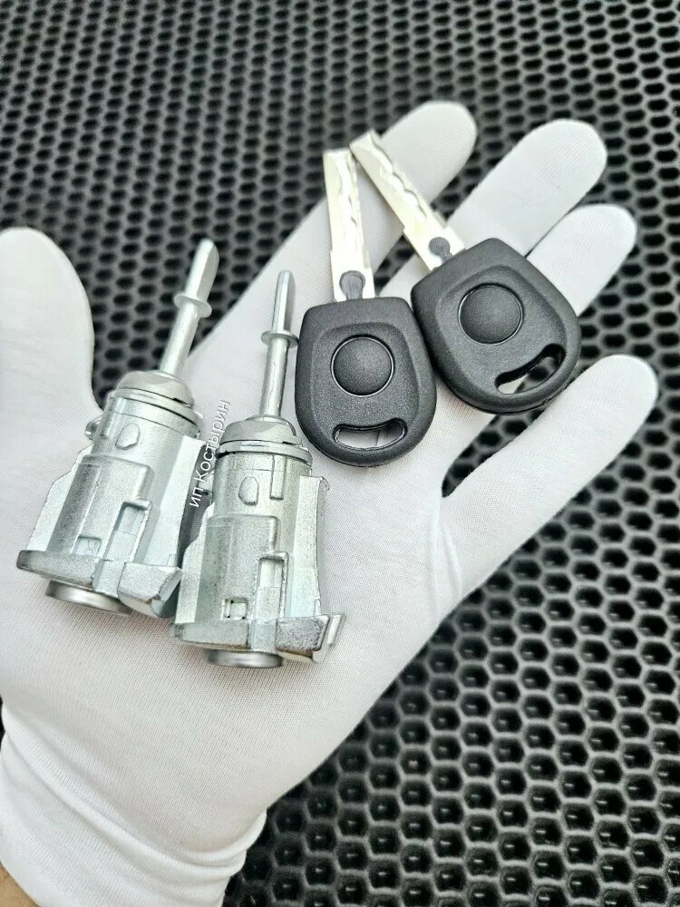 Личинки замка дверей Passat B5, B5 Plus (1996-2005)