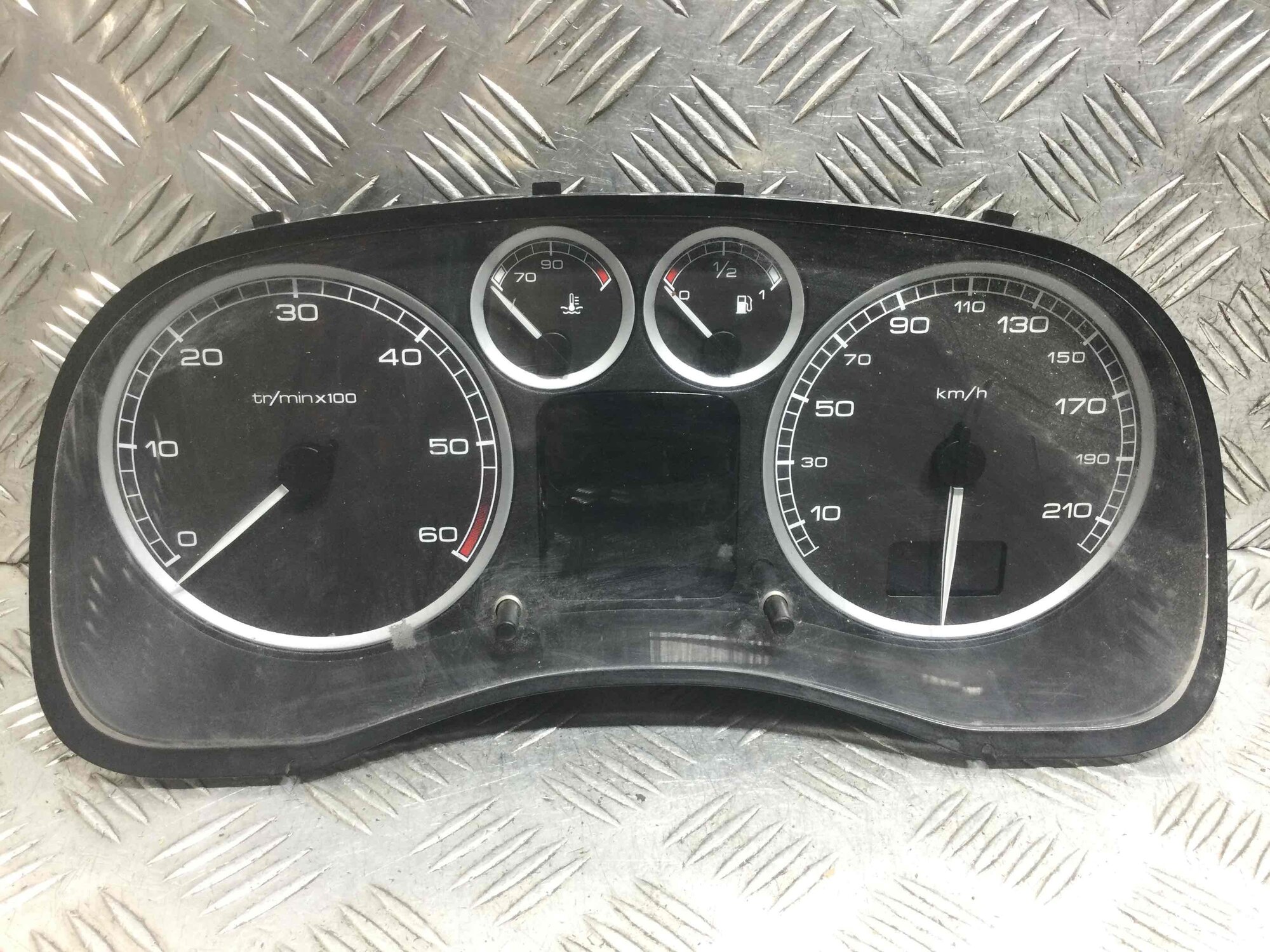 Б/У Щиток приборов (приборная панель) Peugeot 307 1 поколение (2001-2005) 2005 г.