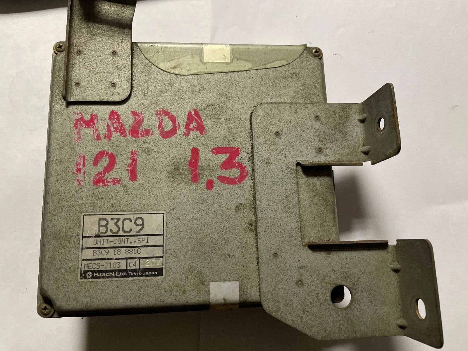 Блок управления двигателя Mazda 121 2 пок. B3C918881C