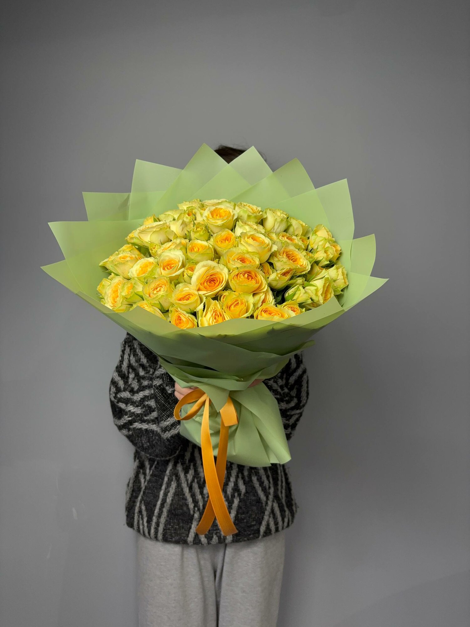 FRESH FLORA Солнечный океан – пышный букет из 30 желтых роз с доставкой