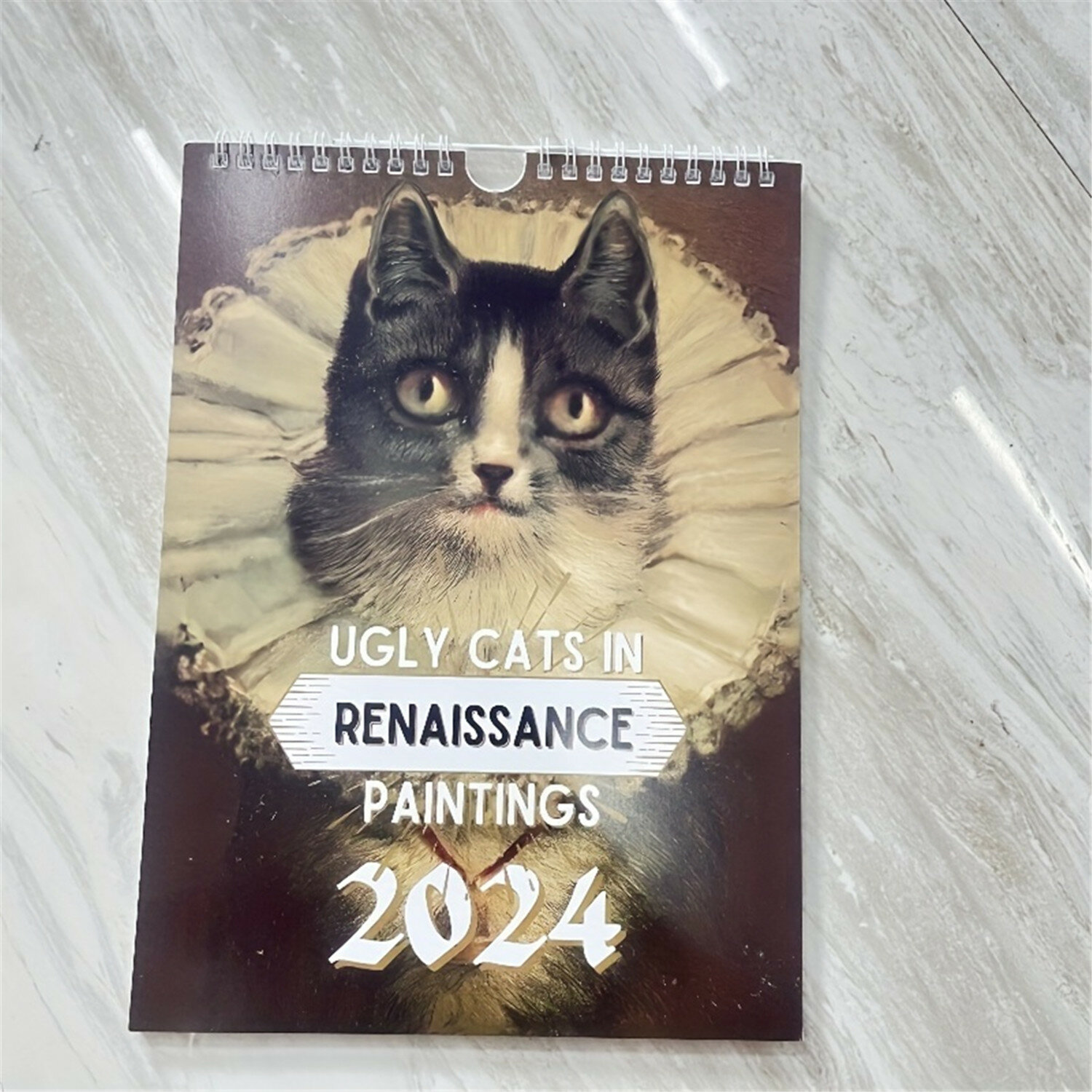Календарь 2024 для кошек, Календарь ренессансных кошек, Настенный календарь, Пранк-календарь с уродливыми котами, Артистический новинка подарок для кошек, Размер A4 (29.7x21см), Материал бумага, 1 штука