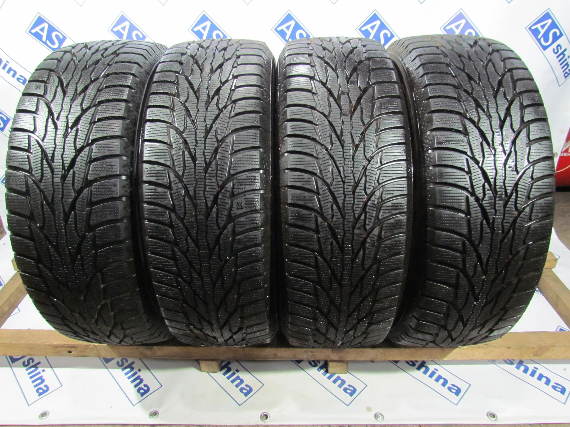 Комплект (4 шт) Kumho WinterCraft SUV Ice WS51 235 55 R19 зимние БУ шины износ до 5% , артикул 0028629