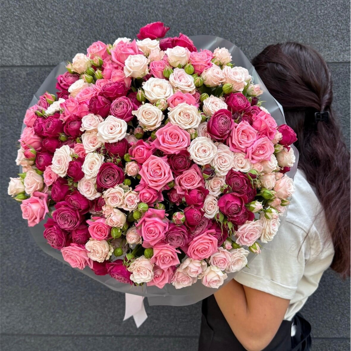 Букет из разноцветных кустовых роз 51 шт, красивый букет цветов, шикарный, премиум цветы, премиум букет