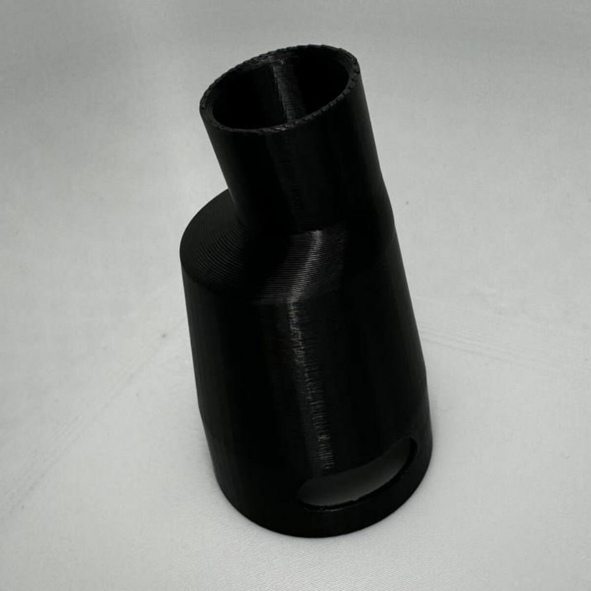 Адаптер для подключения к пылесосу, обеспечивает быстрое и надежное подключение