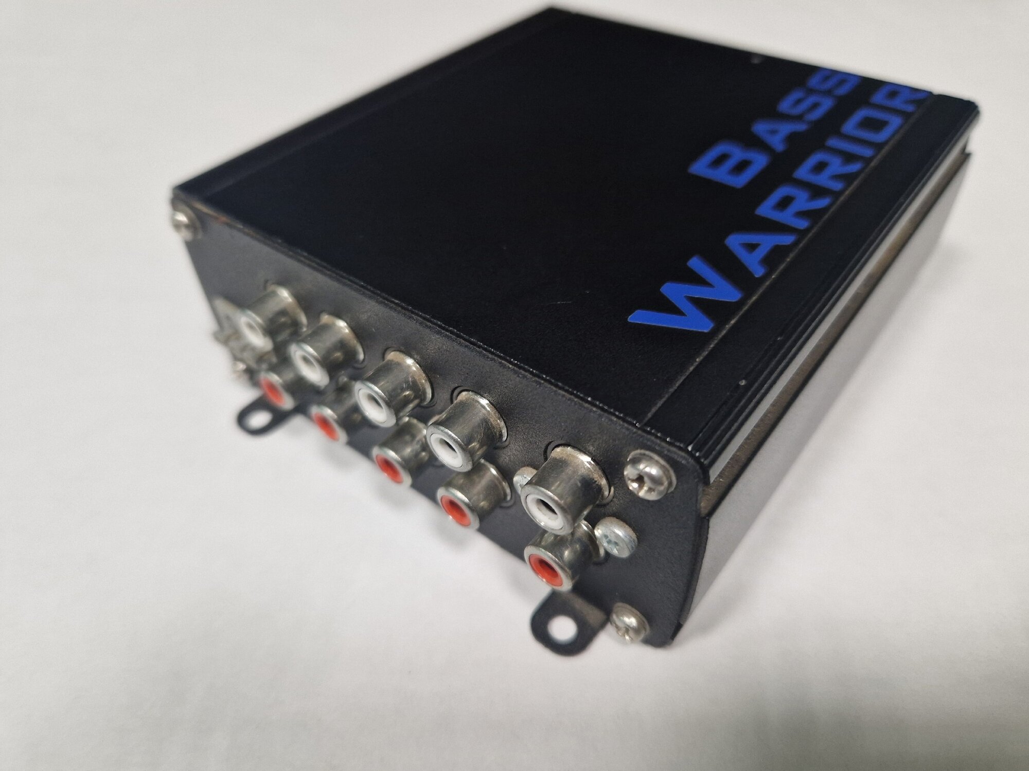 Преобразователь звука Bass Warrior RCA HUB, встроенный 20 канальный