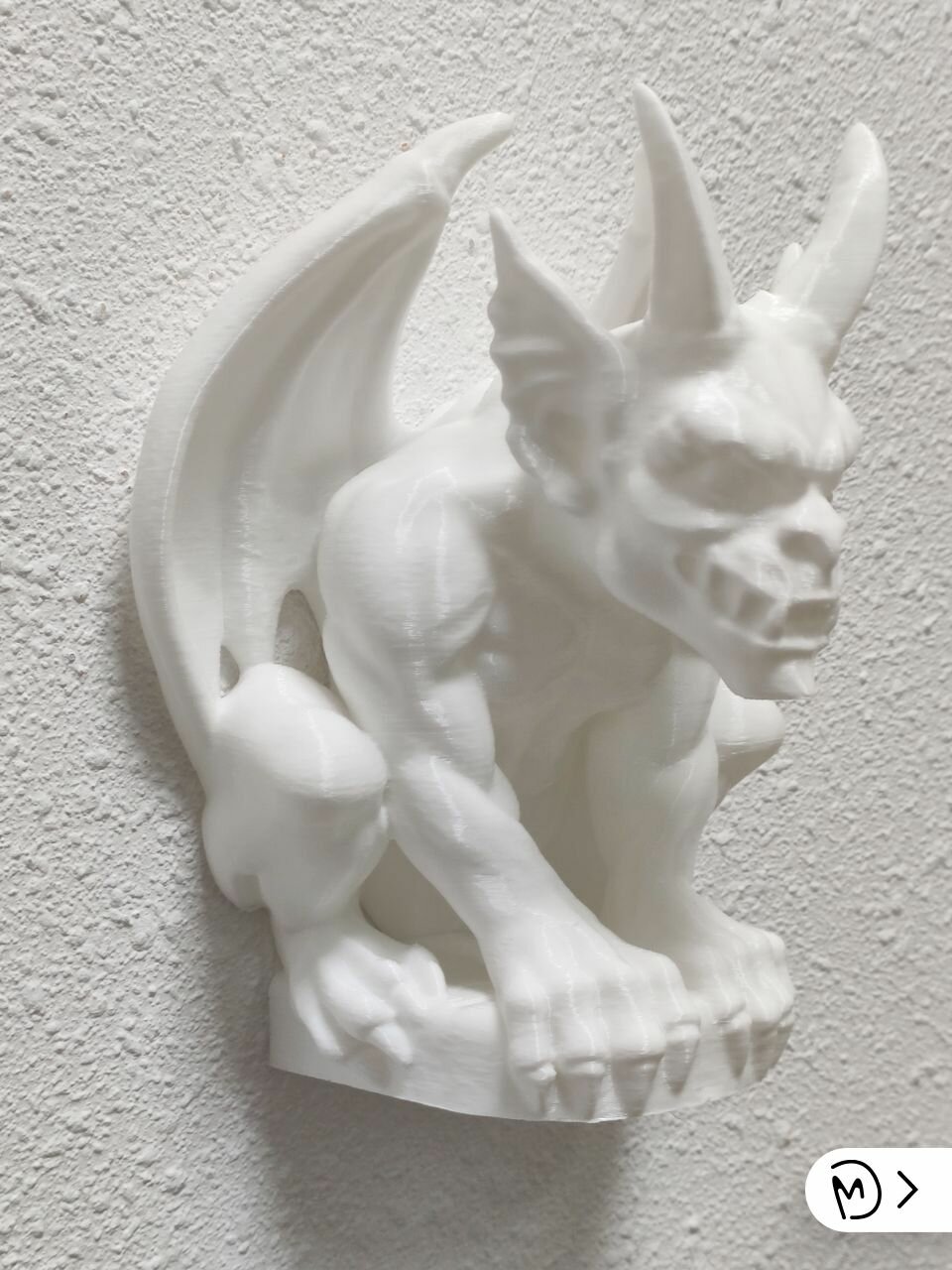 Статуэтка барельеф - Гаргулья в стене №3 белая