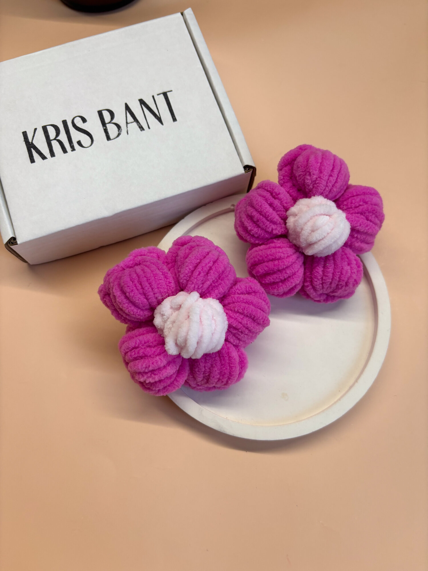 Резинки для волос объемный вязаный цветок 2 штуки