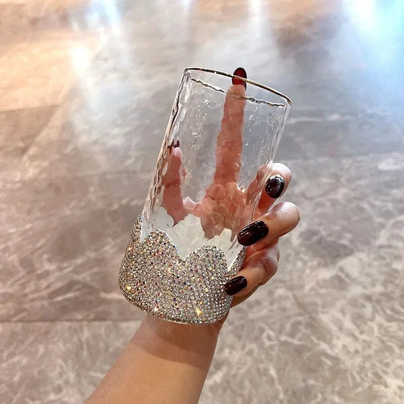 Стеклянная чашка со стразами