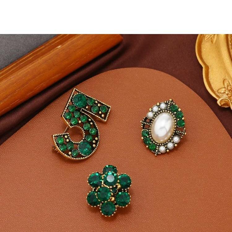 Комплект брошей, жемчуг имитация