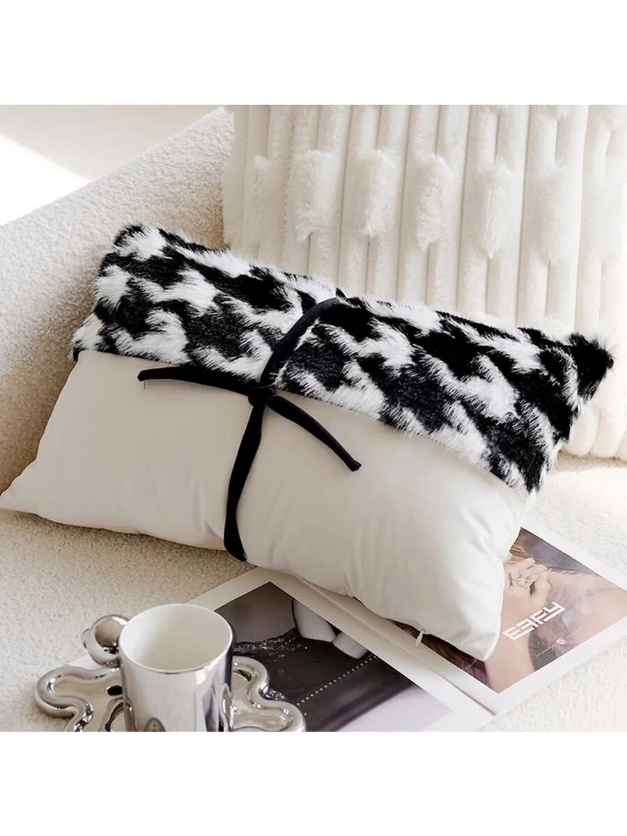 Подушка с наволочкой черно-белая гусиная лапка 30x50см