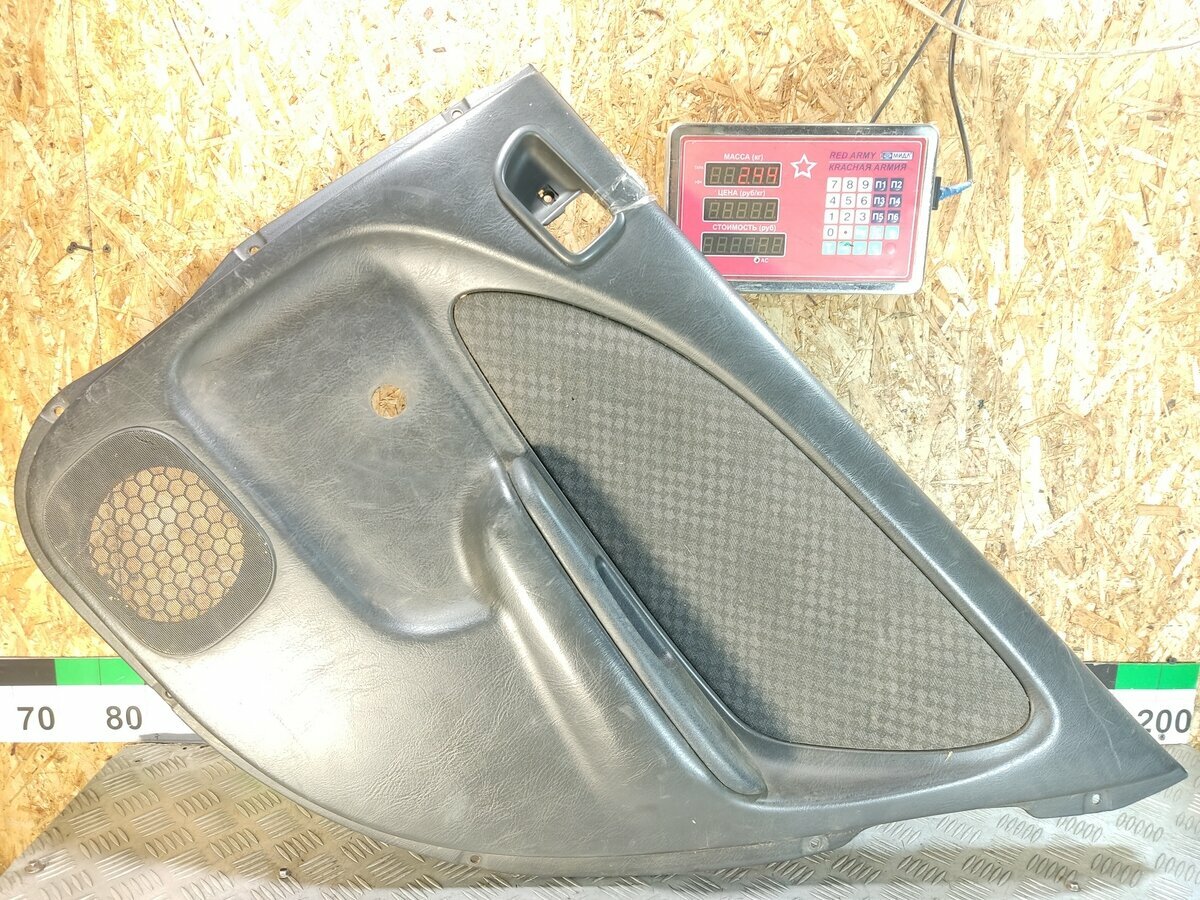 Обшивка двери задней правой TOYOTA Avensis 1997-2003 6701005080B0