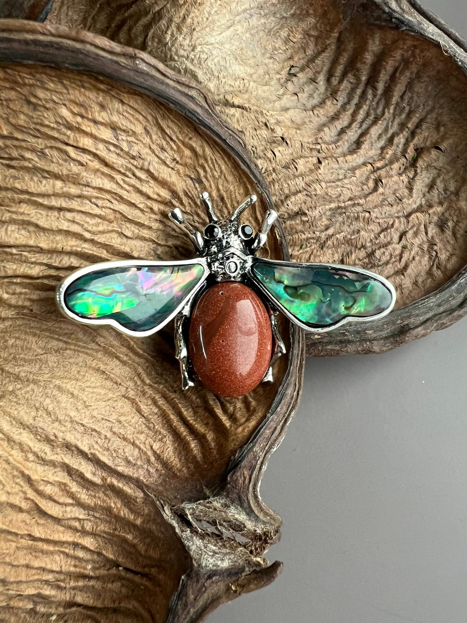 Брошь-подвеска "Муха" натуральный камень Авантюрин коричневый