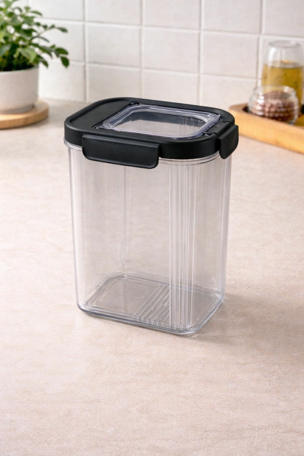 Контейнер для хранения продуктов с герметичной крышкой, размер 14*10,3*18.9см, черный.