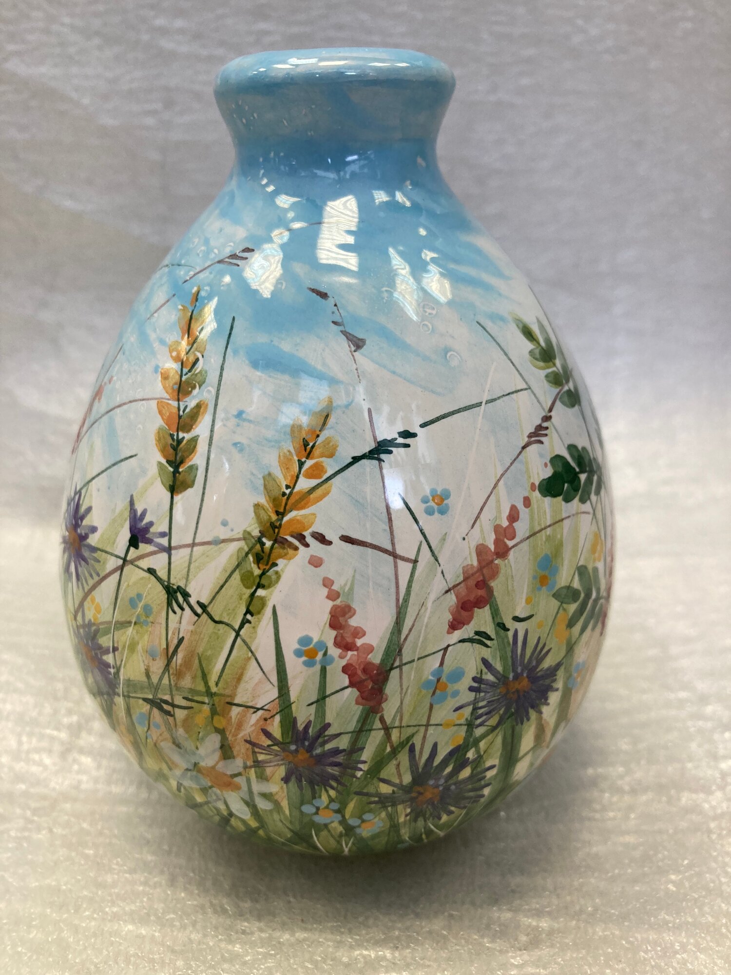 Арт-салон на Октябрьской Вазочка средняя "Полянка", мастерская майолики Павловой и Шепелева; майолика, 13x10х10 см.