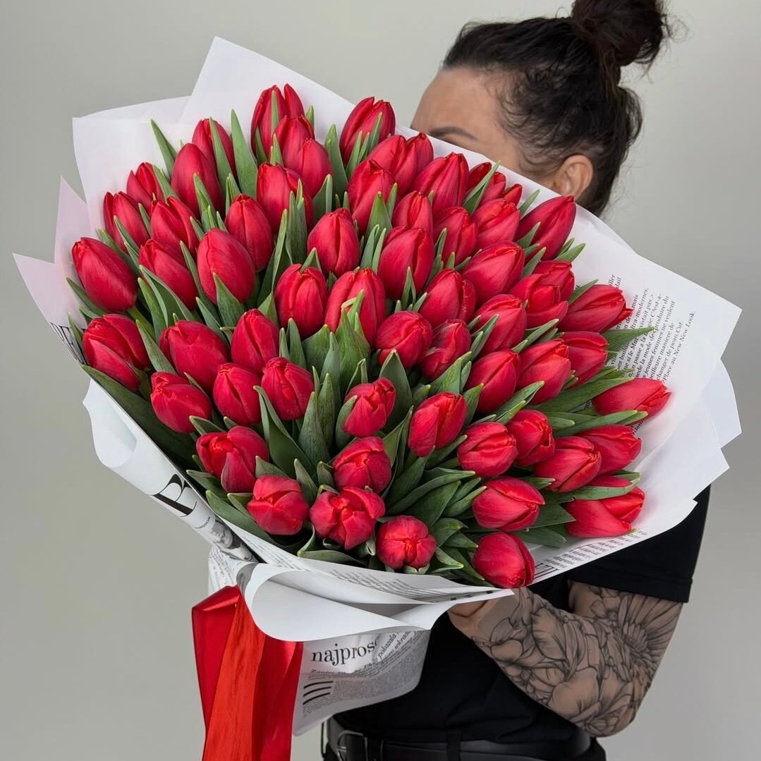 Букет из красных тюльпанов 51 шт, красивый букет цветов, шикарный, премиум цветы, премиум букет