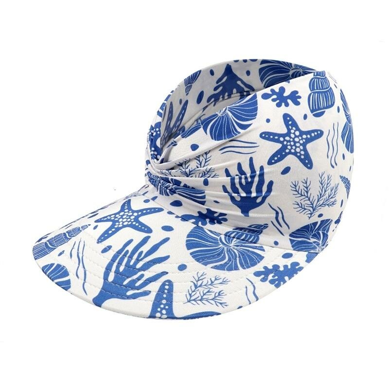 Шляпа солнцезащитная широкополая в леопардовом принте, На белом фоне она