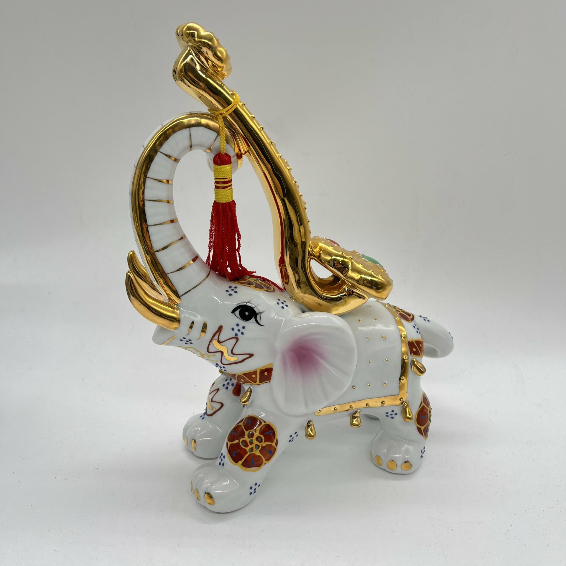 Статуэтка "Слон" в азиатском стиле, Delicate, фарфор, золочение, роспись, ткань