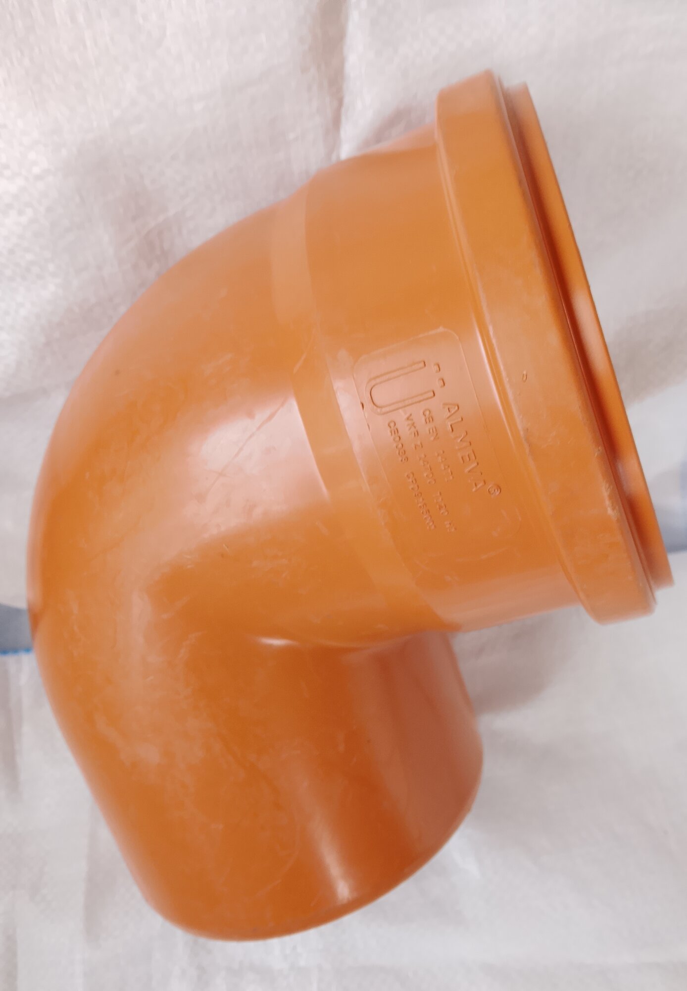 Отвод наружный ALMEVA 160 х 90° рыжий .