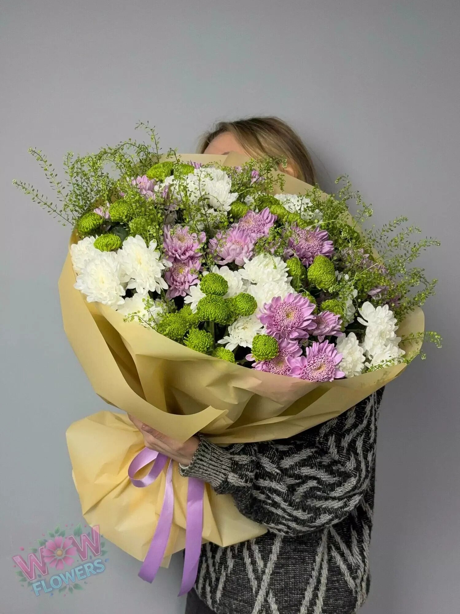 Садовая Свежесть: хризантемы кустовые с гринбелл – купить объемный букет с доставкой