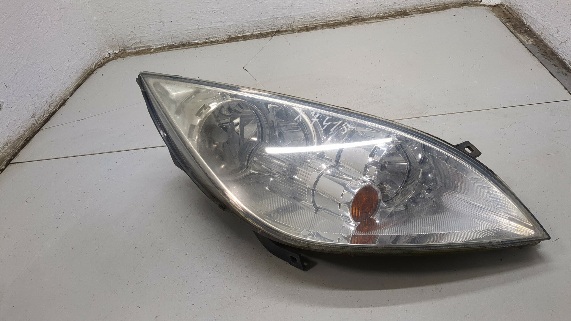 Фара (передняя) правая Mitsubishi Colt Б/У