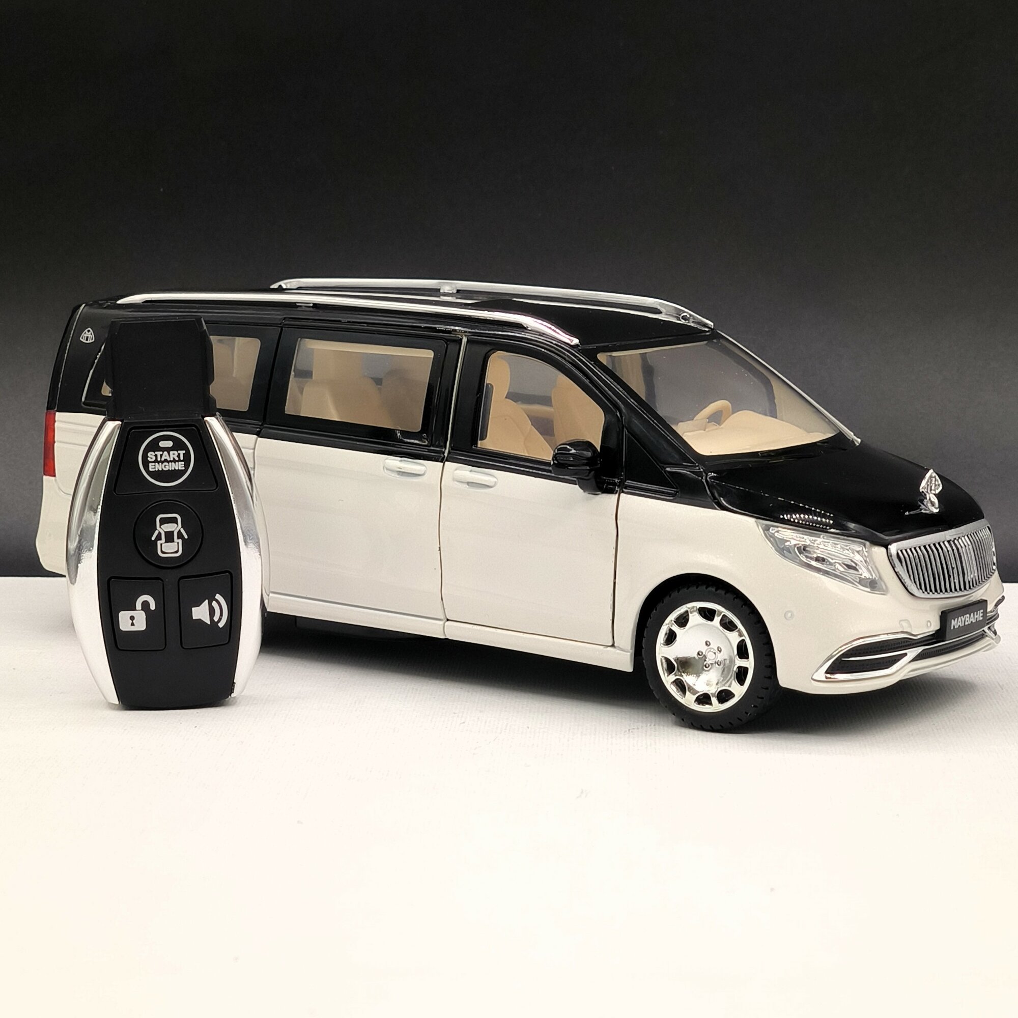 Машинка металлическая Maybach Vito VS 680 с пультом. Масштаб 1:24. Световое и звуковое сопровождение.