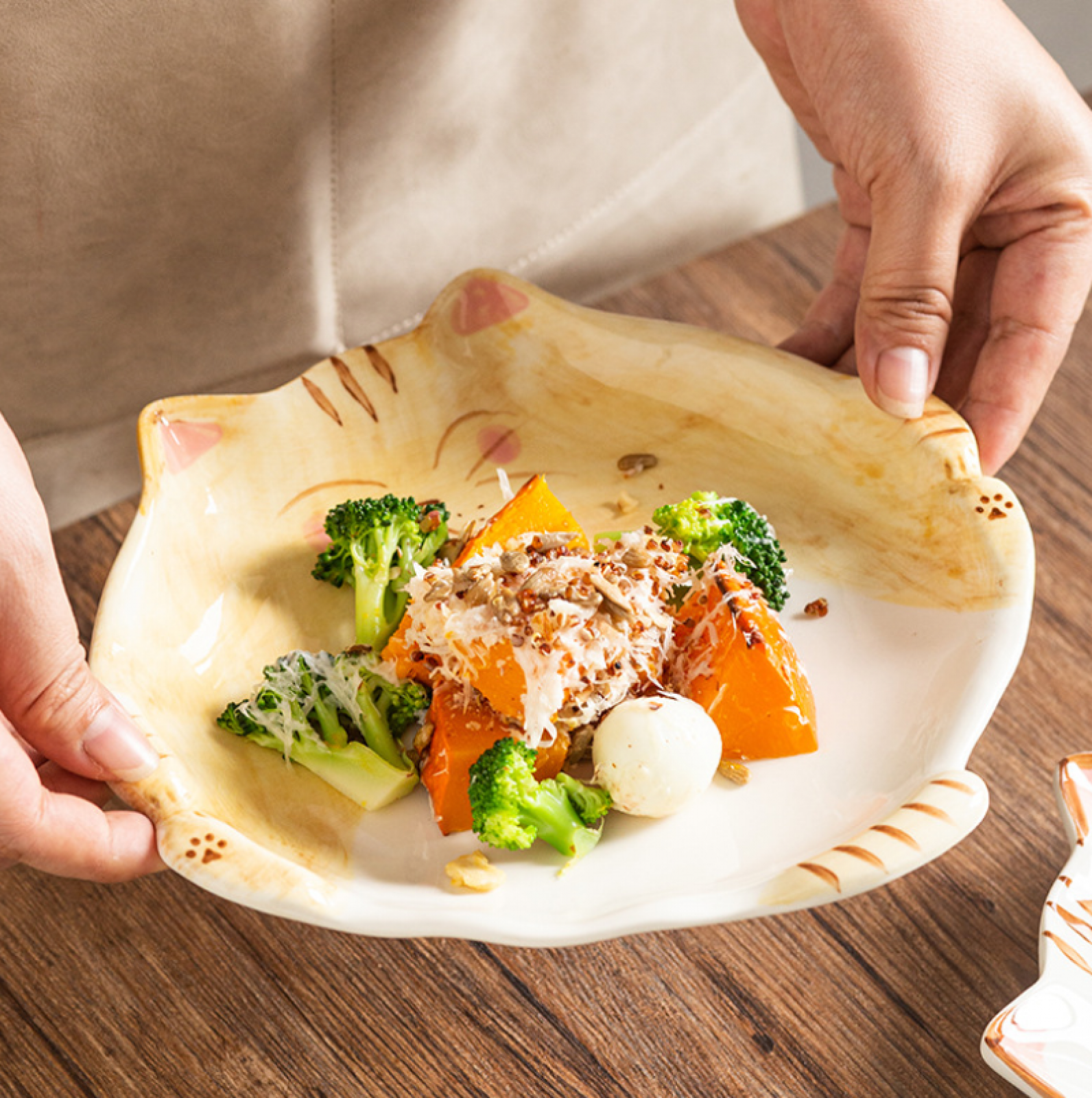 Керамическая тарелка MyPads в виде головы котика желтая, оригинальный дизайн, прочная и удобная